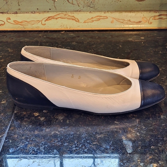 Pappagallo | Shoes | Vintage Pappagallo White And Black Leather Flats ...